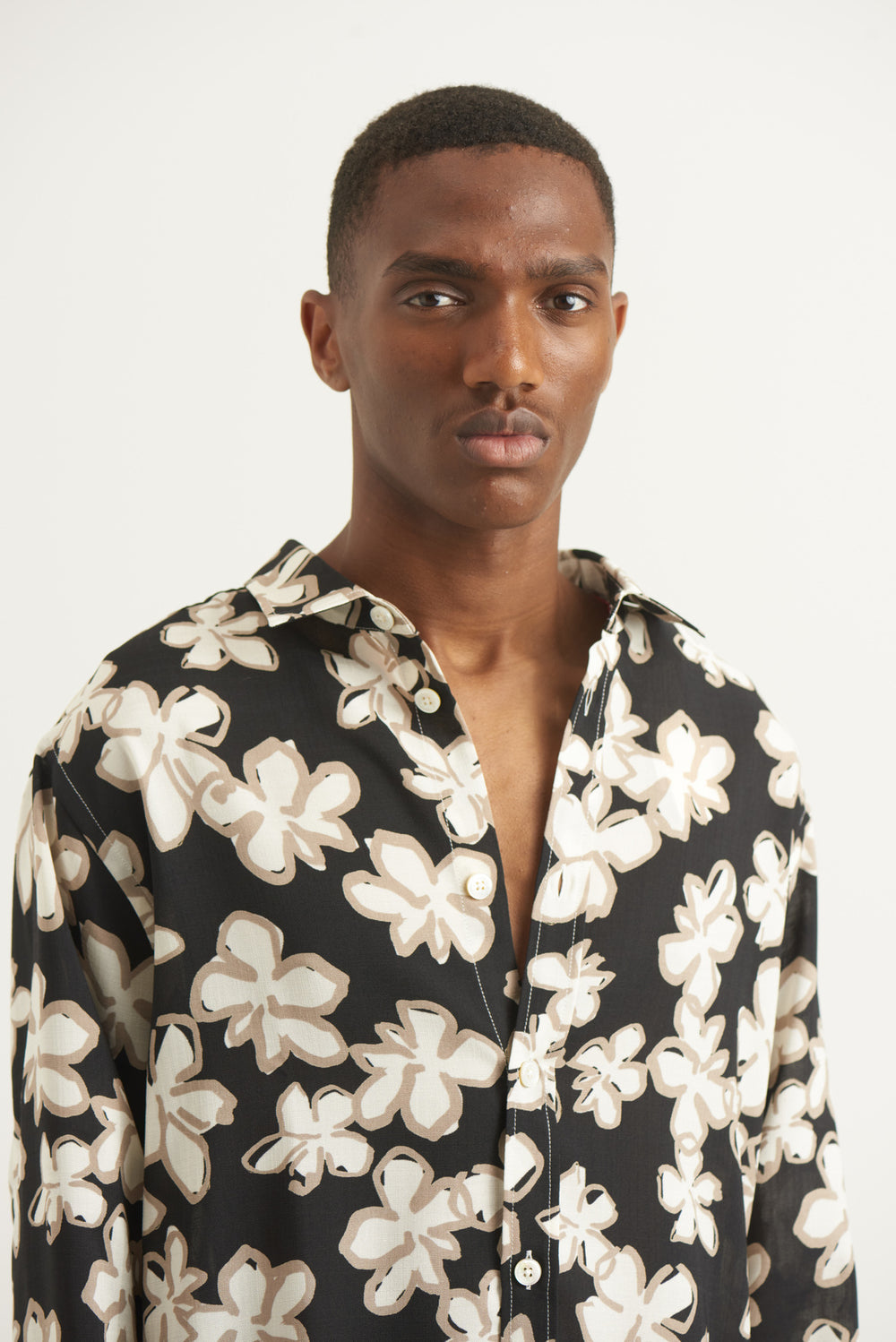 SAHIL SHIRT BLACK BEIGE FLOWERS Rue De Tokyo